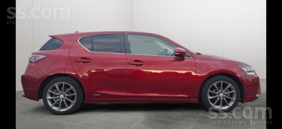 Red Lexus CT 2014 in Riga, with an engine capacity of 1.80 L and mileage of 85 thousand km for 11900 €, photo 4 on AUTOMOTO.COM.LV
