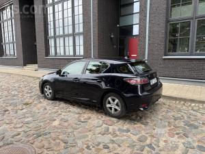 Violet Lexus CT 2014 in Riga, with an engine capacity of 1.80 L and mileage of 207 thousand km for 11700 €, photo 3 on AUTOMOTO.COM.LV