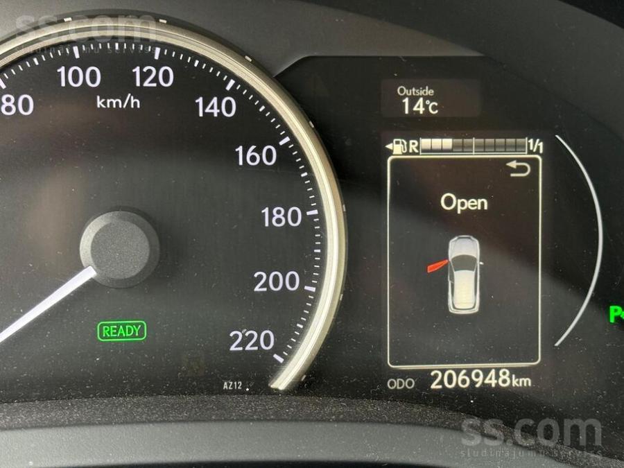 Violet Lexus CT 2014 in Riga, with an engine capacity of 1.80 L and mileage of 207 thousand km for 11700 €, photo 6 on AUTOMOTO.COM.LV