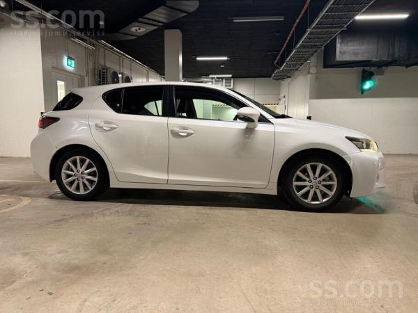 Balts Lexus CT 2011 Rīga, ar dzinēja tilpumu 1.80 L un nobraukumu 277 tūkst. km par 8200 €, foto 4 vietnē AUTOMOTO.COM.LV