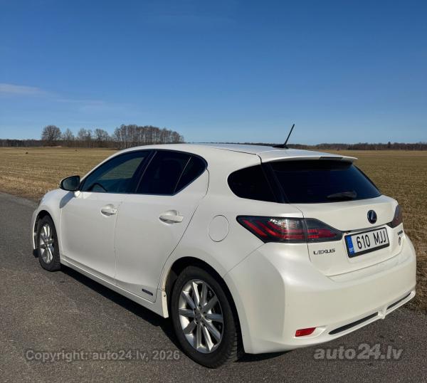 White Lexus CT 2011 in Saue, with an engine capacity of 1.80 L and mileage of 185 thousand km for 9000 €, photo 2 on AUTOMOTO.COM.LV