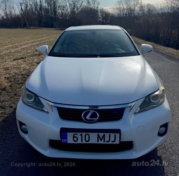 White Lexus CT 2011 in Saue, with an engine capacity of 1.80 L and mileage of 185 thousand km for 9000 €, photo 3 on AUTOMOTO.COM.LV