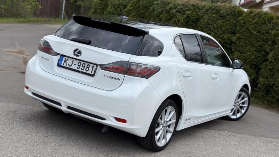 Balts Lexus CT 2011 Rīga, ar dzinēja tilpumu 1.80 L un nobraukumu 216 tūkst. km par 8150 €, foto 3 vietnē AUTOMOTO.COM.LV