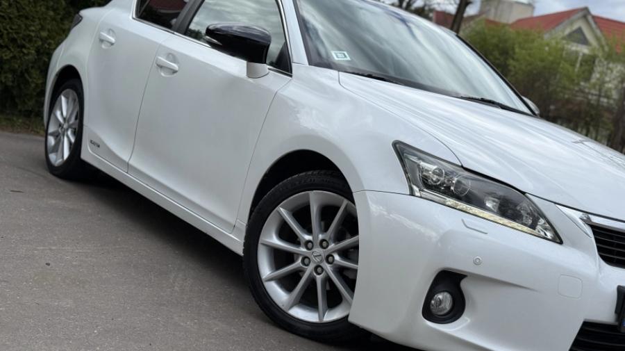 Balts Lexus CT 2011 Rīga, ar dzinēja tilpumu 1.80 L un nobraukumu 216 tūkst. km par 8150 €, foto 4 vietnē AUTOMOTO.COM.LV