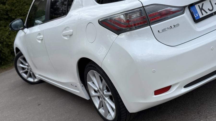 Balts Lexus CT 2011 Rīga, ar dzinēja tilpumu 1.80 L un nobraukumu 216 tūkst. km par 8150 €, foto 17 vietnē AUTOMOTO.COM.LV