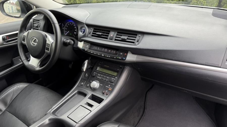 Balts Lexus CT 2011 Rīga, ar dzinēja tilpumu 1.80 L un nobraukumu 216 tūkst. km par 8150 €, foto 19 vietnē AUTOMOTO.COM.LV
