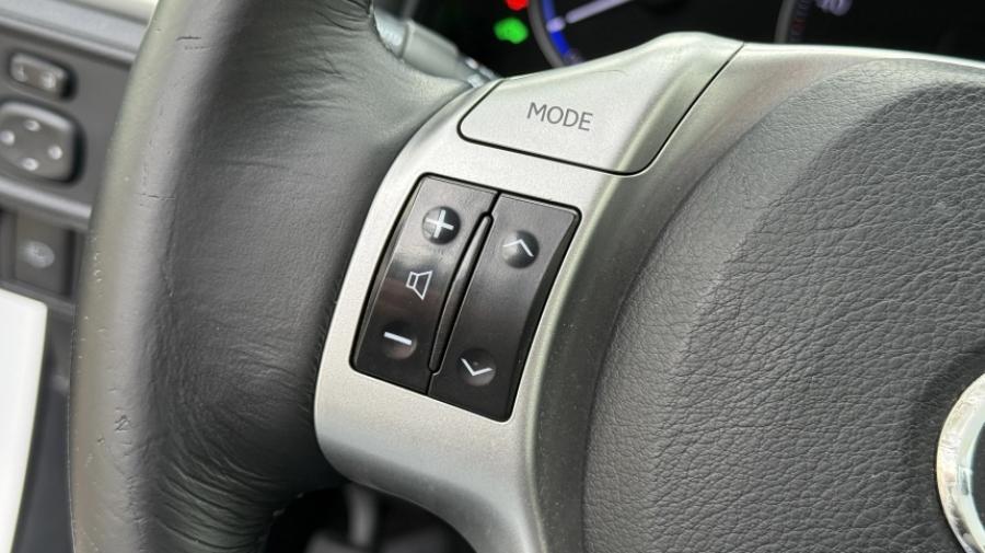 Balts Lexus CT 2011 Rīga, ar dzinēja tilpumu 1.80 L un nobraukumu 216 tūkst. km par 8150 €, foto 24 vietnē AUTOMOTO.COM.LV