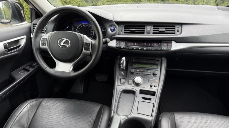 Balts Lexus CT 2011 Rīga, ar dzinēja tilpumu 1.80 L un nobraukumu 216 tūkst. km par 8150 €, foto 27 vietnē AUTOMOTO.COM.LV