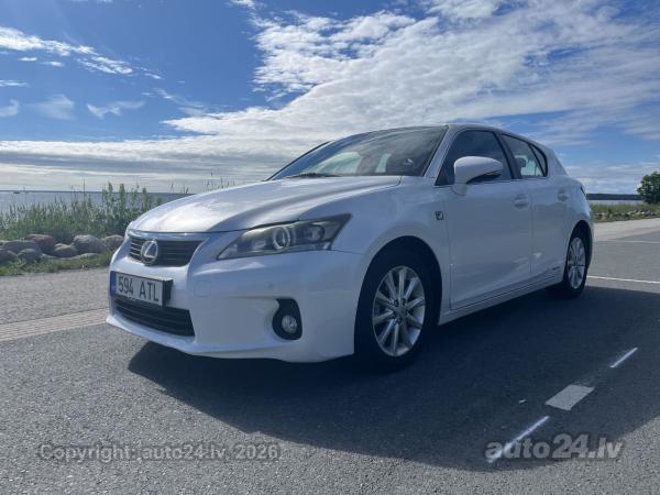 White Lexus CT 2011 in Tallinn, with an engine capacity of 1.80 L and mileage of 278 thousand km for 8200 €, photo 1 on AUTOMOTO.COM.LV