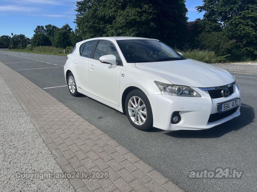 White Lexus CT 2011 in Tallinn, with an engine capacity of 1.80 L and mileage of 278 thousand km for 8200 €, photo 3 on AUTOMOTO.COM.LV
