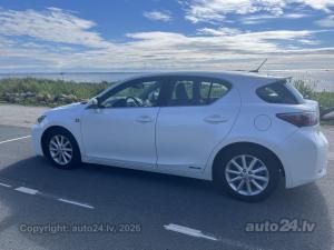White Lexus CT 2011 in Tallinn, with an engine capacity of 1.80 L and mileage of 278 thousand km for 8200 €, photo 6 on AUTOMOTO.COM.LV