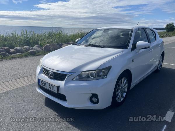 White Lexus CT 2011 in Tallinn, with an engine capacity of 1.80 L and mileage of 278 thousand km for 8200 €, photo 6 on AUTOMOTO.COM.LV