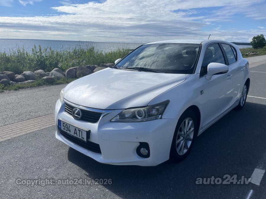 White Lexus CT 2011 in Tallinn, with an engine capacity of 1.80 L and mileage of 278 thousand km for 8200 €, photo 7 on AUTOMOTO.COM.LV