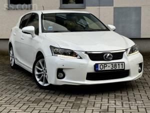White Lexus CT 2011 in Jelgava, with an engine capacity of 1.80 L and mileage of 260 thousand km for 7950 €, photo 3 on AUTOMOTO.COM.LV