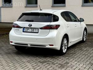 White Lexus CT 2011 in Jelgava, with an engine capacity of 1.80 L and mileage of 260 thousand km for 7950 €, photo 4 on AUTOMOTO.COM.LV