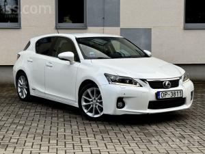 White Lexus CT 2011 in Jelgava, with an engine capacity of 1.80 L and mileage of 260 thousand km for 7950 €, photo 7 on AUTOMOTO.COM.LV