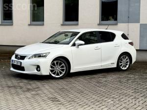 White Lexus CT 2011 in Jelgava, with an engine capacity of 1.80 L and mileage of 260 thousand km for 7950 €, photo 10 on AUTOMOTO.COM.LV