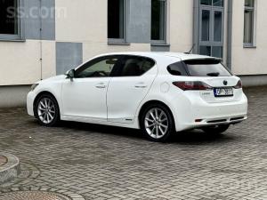 White Lexus CT 2011 in Jelgava, with an engine capacity of 1.80 L and mileage of 260 thousand km for 7950 €, photo 13 on AUTOMOTO.COM.LV