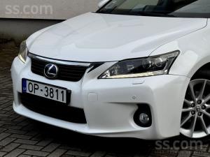 White Lexus CT 2011 in Jelgava, with an engine capacity of 1.80 L and mileage of 260 thousand km for 7950 €, photo 14 on AUTOMOTO.COM.LV