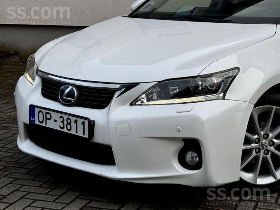 White Lexus CT 2011 in Jelgava, with an engine capacity of 1.80 L and mileage of 260 thousand km for 7950 €, photo 14 on AUTOMOTO.COM.LV