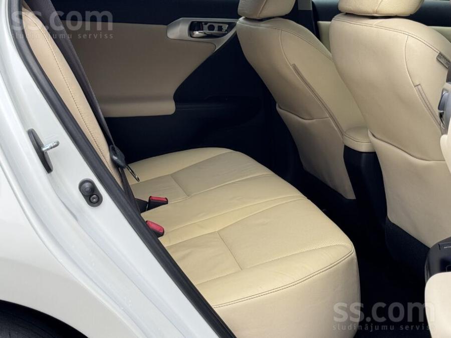 White Lexus CT 2011 in Jelgava, with an engine capacity of 1.80 L and mileage of 260 thousand km for 7950 €, photo 21 on AUTOMOTO.COM.LV