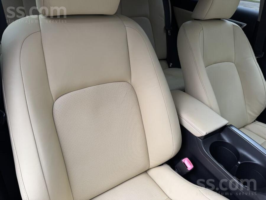 White Lexus CT 2011 in Jelgava, with an engine capacity of 1.80 L and mileage of 260 thousand km for 7950 €, photo 23 on AUTOMOTO.COM.LV
