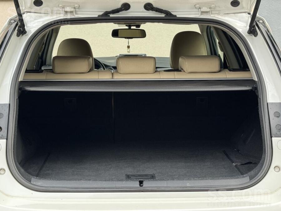 White Lexus CT 2011 in Jelgava, with an engine capacity of 1.80 L and mileage of 260 thousand km for 7950 €, photo 28 on AUTOMOTO.COM.LV