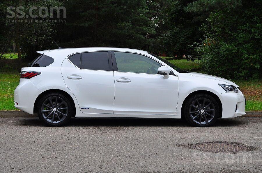 White Lexus CT 2011 in Daugavpils, with an engine capacity of 1.80 L and mileage of 191 thousand km for 9150 €, photo 3 on AUTOMOTO.COM.LV