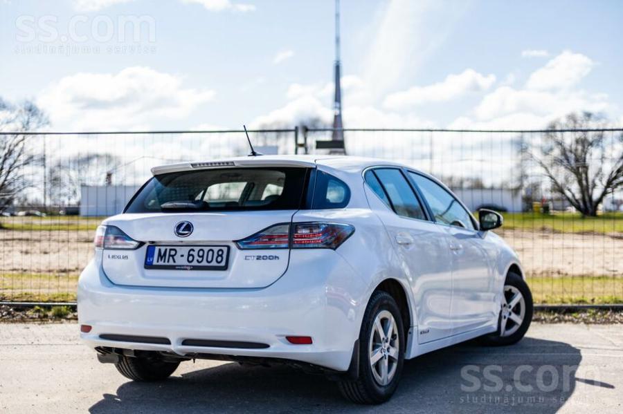 Balts Lexus CT 2012 Rīga, ar dzinēja tilpumu 1.80 L un nobraukumu 191 tūkst. km par 8990 €, foto 6 vietnē AUTOMOTO.COM.LV