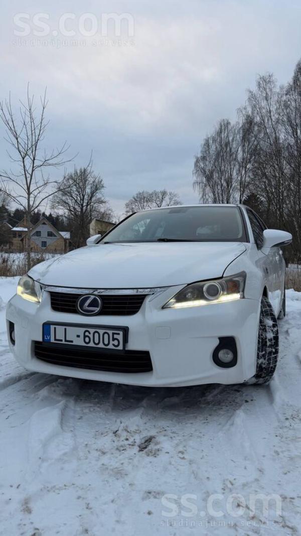 Balts Lexus CT 2012 Rīga, ar dzinēja tilpumu 1.80 L un nobraukumu 236 tūkst. km par 8000 €, foto 4 vietnē AUTOMOTO.COM.LV