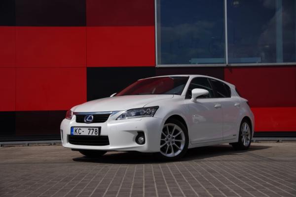 Balts Lexus CT 2012 Rīga, ar dzinēja tilpumu 1.80 L un nobraukumu 302 tūkst. km par 9600 €, foto 1 vietnē AUTOMOTO.COM.LV