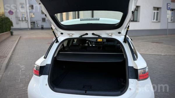 Balts Lexus CT 2012 Jelgava, ar dzinēja tilpumu 1.80 L un nobraukumu 246 tūkst. km par 7290 €, foto 9 vietnē AUTOMOTO.COM.LV