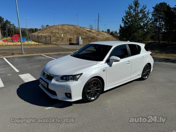 Balts Lexus CT 2013 Tallina, ar dzinēja tilpumu 1.80 L un nobraukumu 113 tūkst. km par 11900 €, foto 1 vietnē AUTOMOTO.COM.LV
