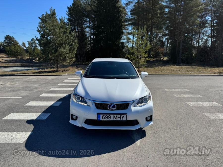 Balts Lexus CT 2013 Tallina, ar dzinēja tilpumu 1.80 L un nobraukumu 113 tūkst. km par 11900 €, foto 3 vietnē AUTOMOTO.COM.LV