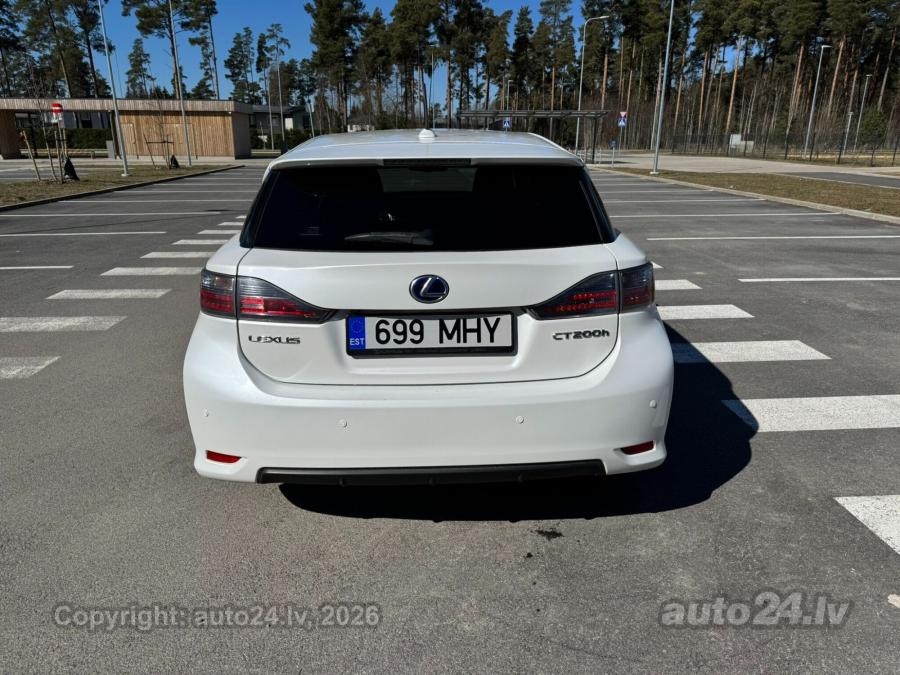 Balts Lexus CT 2013 Tallina, ar dzinēja tilpumu 1.80 L un nobraukumu 113 tūkst. km par 11900 €, foto 7 vietnē AUTOMOTO.COM.LV