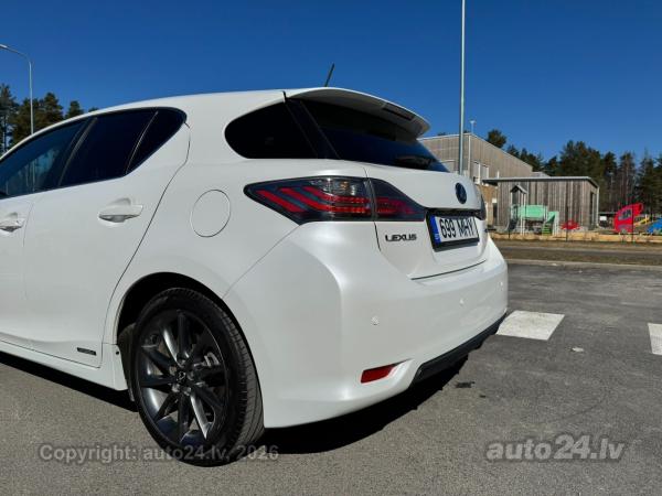 Balts Lexus CT 2013 Tallina, ar dzinēja tilpumu 1.80 L un nobraukumu 113 tūkst. km par 11900 €, foto 9 vietnē AUTOMOTO.COM.LV