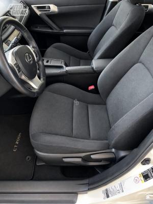 White Lexus CT 2013 in Vilnius, with an engine capacity of 1.80 L and mileage of 228 thousand km for 7950 €, photo 10 on AUTOMOTO.COM.LV