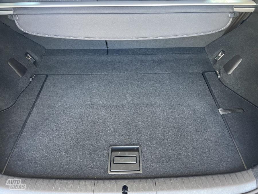 White Lexus CT 2013 in Vilnius, with an engine capacity of 1.80 L and mileage of 228 thousand km for 7950 €, photo 15 on AUTOMOTO.COM.LV