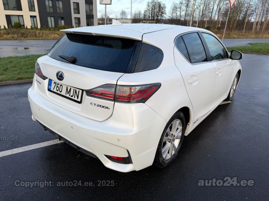Balts Lexus CT 2014 Tallina, ar dzinēja tilpumu 1.80 L un nobraukumu 142 tūkst. km par 10200 €, foto 4 vietnē AUTOMOTO.COM.LV