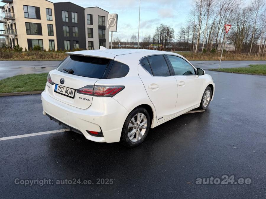 Balts Lexus CT 2014 Tallina, ar dzinēja tilpumu 1.80 L un nobraukumu 142 tūkst. km par 10200 €, foto 5 vietnē AUTOMOTO.COM.LV