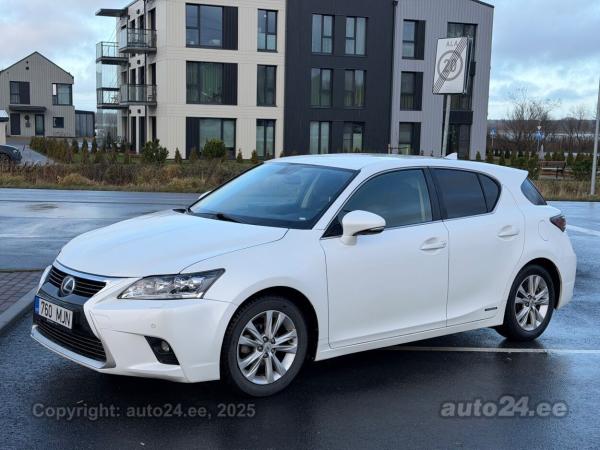 White Lexus CT 2014 in Tallinn, with an engine capacity of 1.80 L and mileage of 142 thousand km for 10200 €, photo 10 on AUTOMOTO.COM.LV