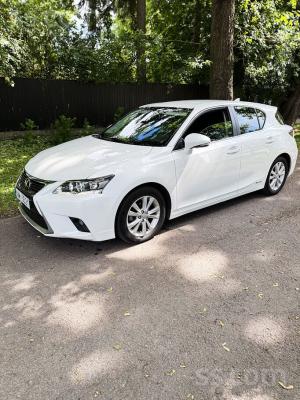 White Lexus CT 2014 in Riga, with an engine capacity of 1.80 L and mileage of 252 thousand km for 11900 €, photo  on AUTOMOTO.COM.LV