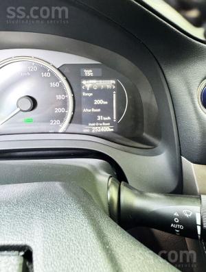 White Lexus CT 2014 in Riga, with an engine capacity of 1.80 L and mileage of 252 thousand km for 11900 €, photo 9 on AUTOMOTO.COM.LV