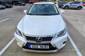 White Lexus CT 2014 in Tallinn, with an engine capacity of 1.80 L and mileage of 130 thousand km for 12900 €, photo 3 on AUTOMOTO.COM.LV