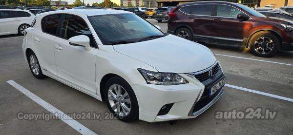 Белый Лексус СТ 2014 в Таллин, объемом двигателя 1.80 л и пробегом 130 тыс. км за 12900 €, фото 6 на AUTOMOTO.COM.LV