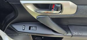 White Lexus CT 2014 in Tallinn, with an engine capacity of 1.80 L and mileage of 130 thousand km for 12900 €, photo 16 on AUTOMOTO.COM.LV