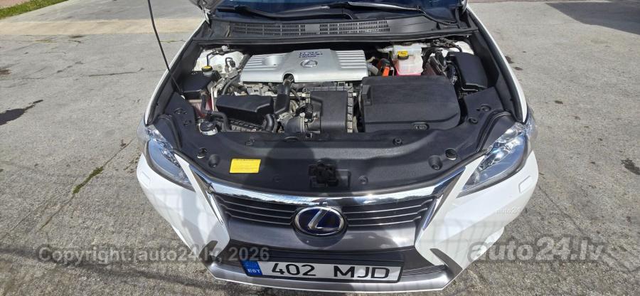 White Lexus CT 2014 in Tallinn, with an engine capacity of 1.80 L and mileage of 130 thousand km for 12900 €, photo 19 on AUTOMOTO.COM.LV
