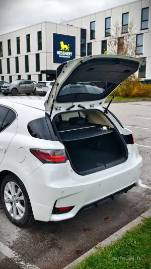 Balts Lexus CT 2014 Tallina, ar dzinēja tilpumu 1.80 L un nobraukumu 153 tūkst. km par 11500 €, foto 5 vietnē AUTOMOTO.COM.LV