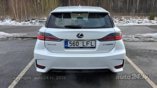 Balts Lexus CT 2015 Tallina, ar dzinēja tilpumu 1.80 L un nobraukumu 207 tūkst. km par 12900 €, foto 3 vietnē AUTOMOTO.COM.LV
