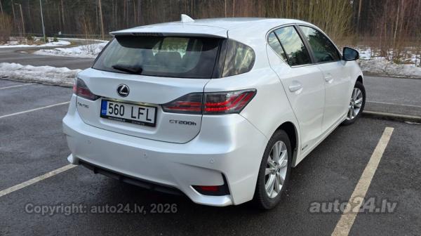 Balts Lexus CT 2015 Tallina, ar dzinēja tilpumu 1.80 L un nobraukumu 207 tūkst. km par 12900 €, foto 4 vietnē AUTOMOTO.COM.LV